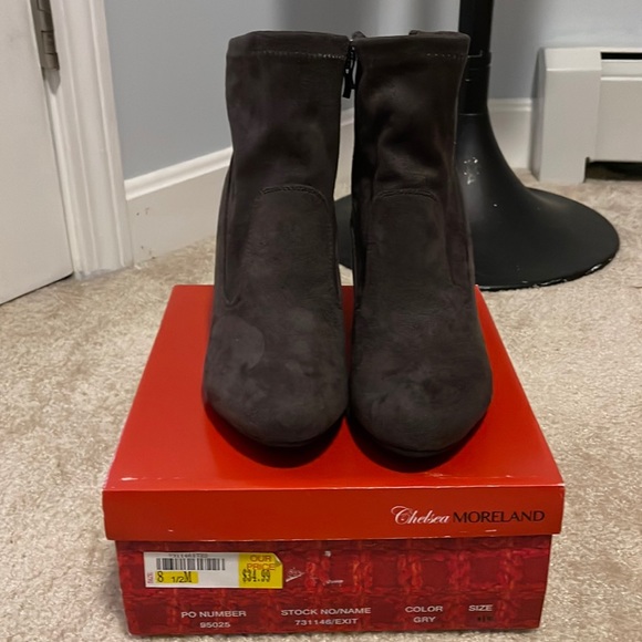 Chelsea Moreland | Shoes | Womans Size 85 Suede Boots With Side Zipper ...